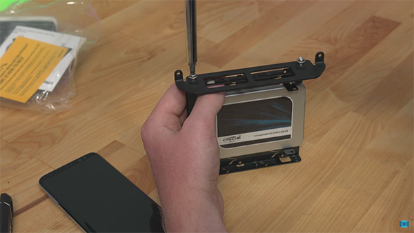 網民大改裝！網民把最低配置 5K iMac 改裝成「最強」iMac！ - 流動日報